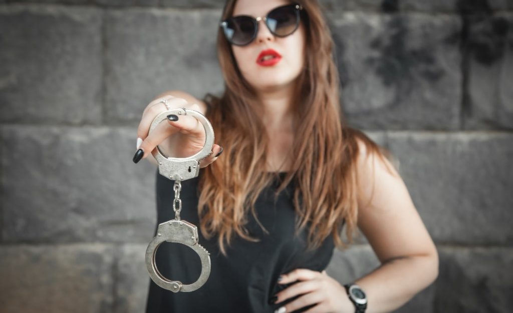 Guide complet des Menottes BDSM : Comparatif et Conseils